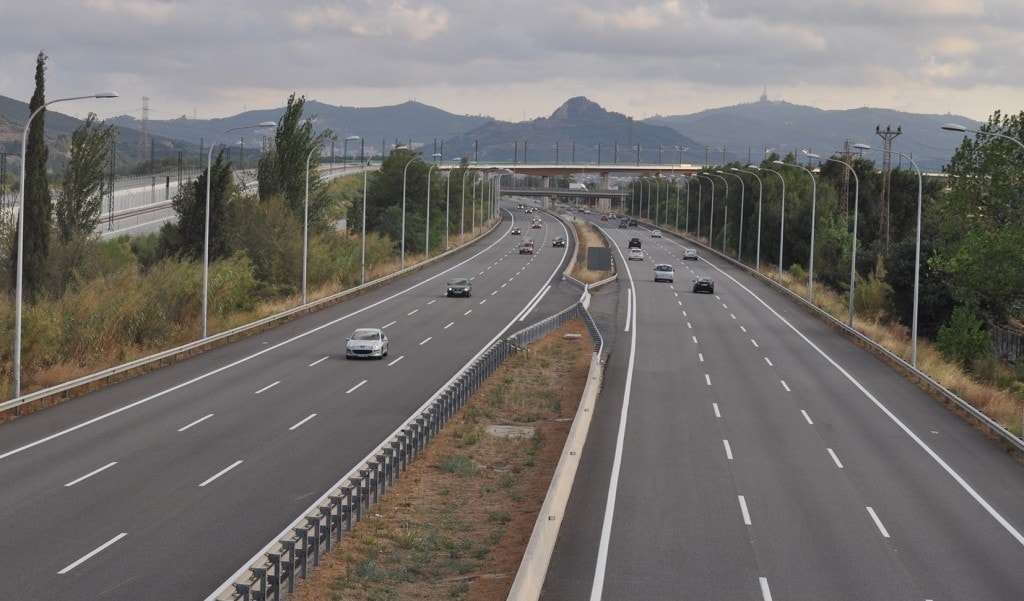 Roads that generate electricity: cars create energy at 70 miles an hour ...