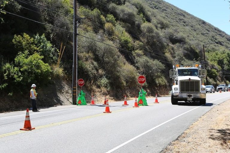 The Automated Flagger Assistance Device that is saving worker's lives ...