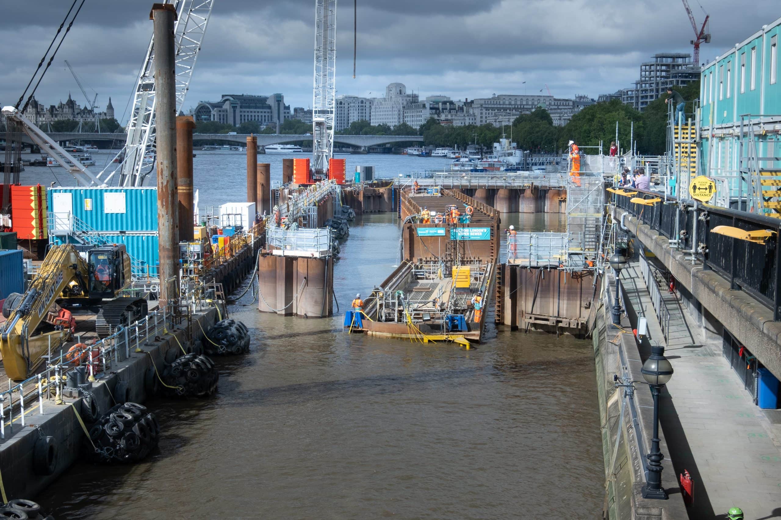 Sewer Segment Weighing 3,700 Tonnes Floated into place at Blackfriars ...